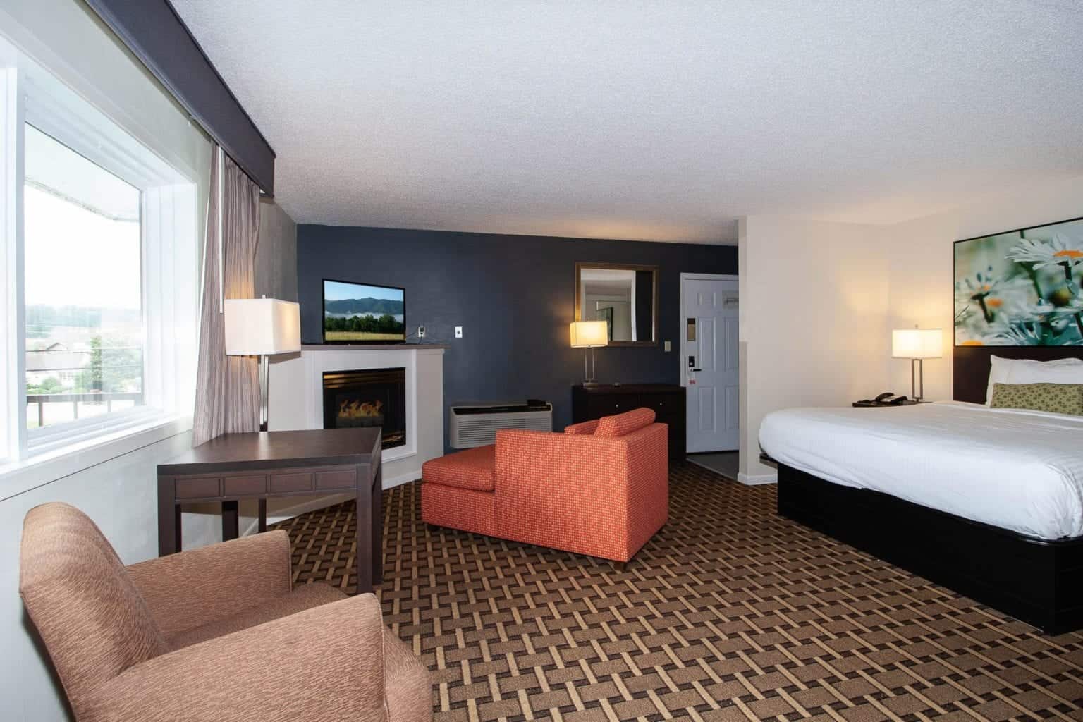 Pigeon Forge Hotel Rooms with Fireplace, Jet tub, and more - Vacation Lodge